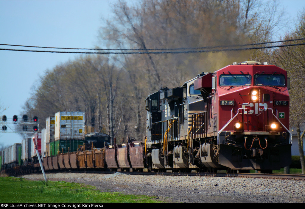 CP 8715 NS Train 212